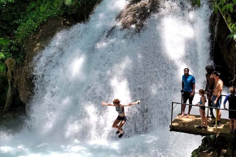 Montego Bay: Chuck Norris Falls & Dunn's River Falls Tour - Chuck Norris Secret Falls: A Hidden Treasure