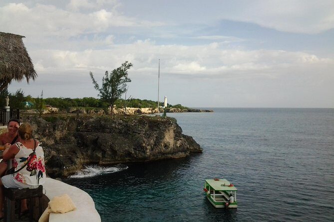 Montego Bay Excursion Negril 7 Miles Beach, Rick's Cafe and Time Square Shopping - A Detailed Look at the Tour Experience