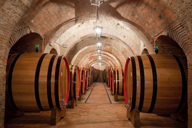 Montepulciano: Wine Tasting & Lunch in a Typical Winery - Behind the Scenes: Learning From a Sommelier