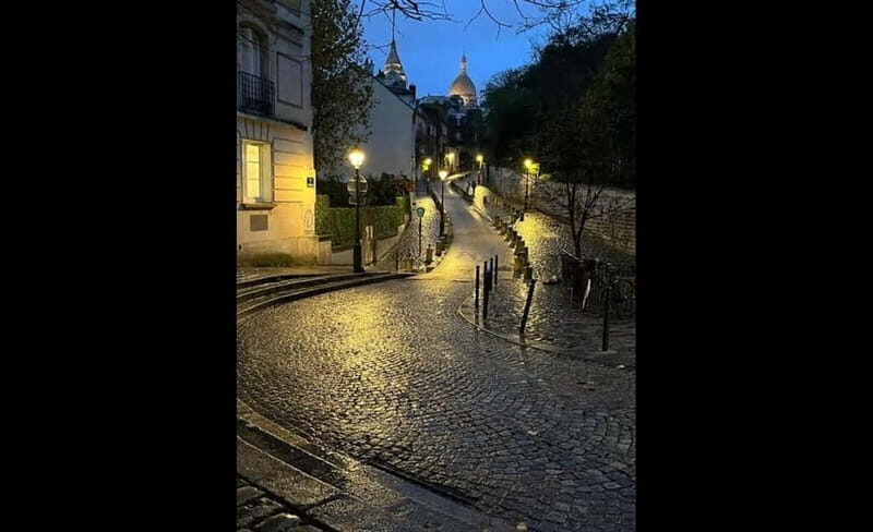 Montmartre for Art Lovers - Walking tour with Expert Guide - Exploring Artistic Landmarks and Hidden Corners
