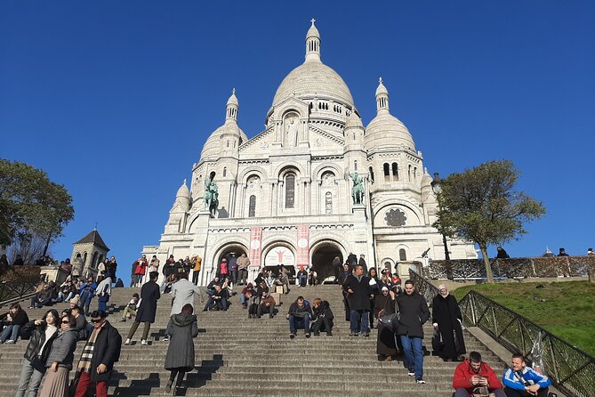 Montmartre Tour Review: A Parisian Experience - Discovering the Vibrant Streetscape