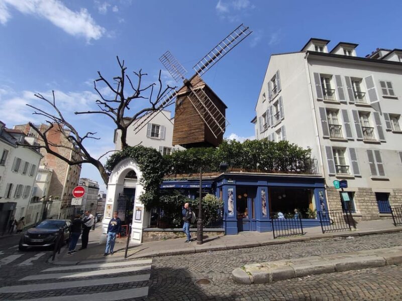Montmartre Walking Tour with a Local Guide - Walking, Not Climbing: A Thoughtful Approach