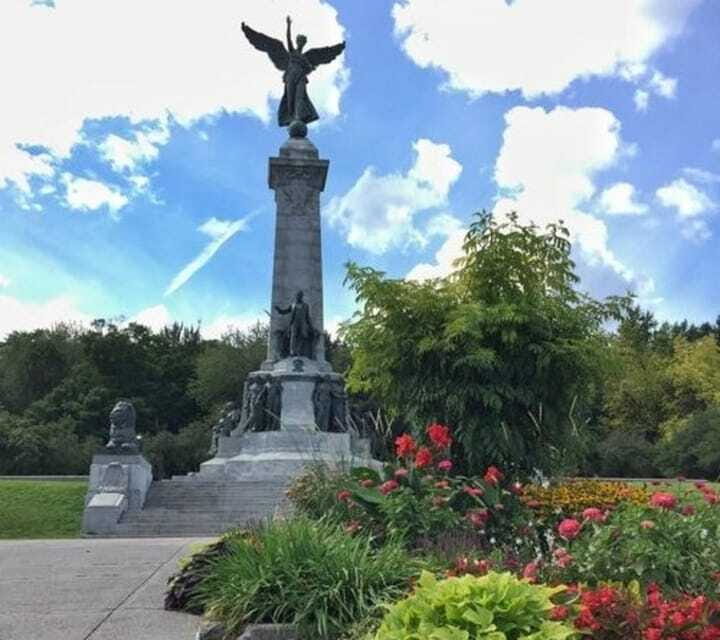 Montreal : Downtown & Underground Walking Tour with a Guide - Authentic Experiences and Authentic Guides