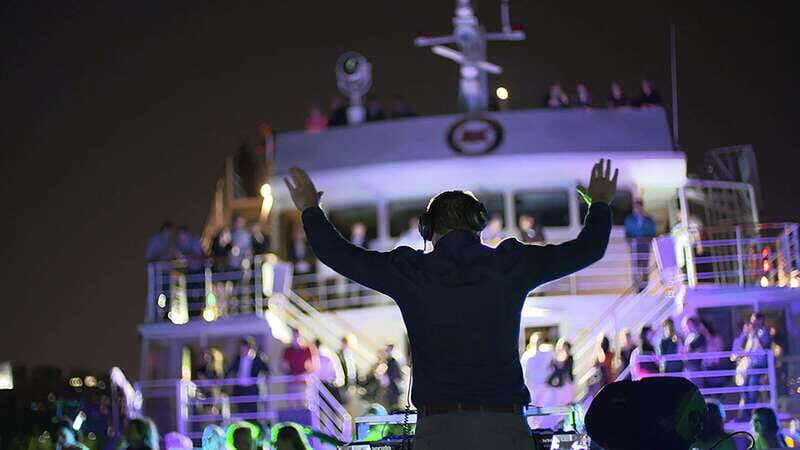 Montreal: Evening Cruise with DJ and Dance Floor - FAQ