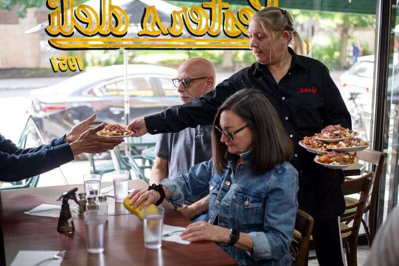 Montreal: Mile-End Foodie Walking Tour with 6 Tastings - Key Points