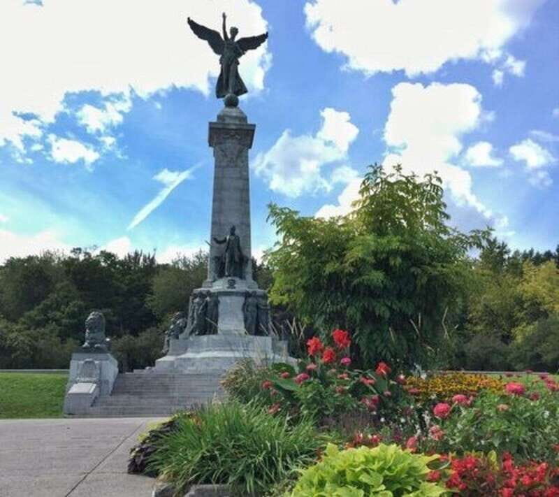 Montreal : Old Montreal Walking Tour With A Guide - An In-Depth Look at the Old Montreal Walking Tour