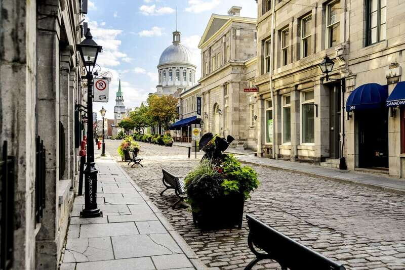 Montréal: Old Town Small Group Guided Walking Tour - Why Choose a Small Group Walking Tour?