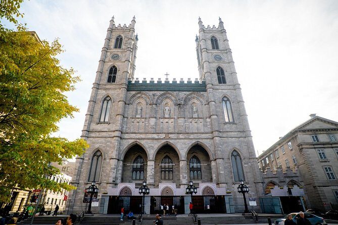 Montreal Premium Driving Night Tour with La Grand Roue Ride - FAQs