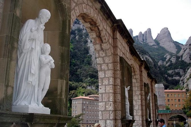 Montserrat Day Trip With Lunch and Wine Tasting From Barcelona - Key Points