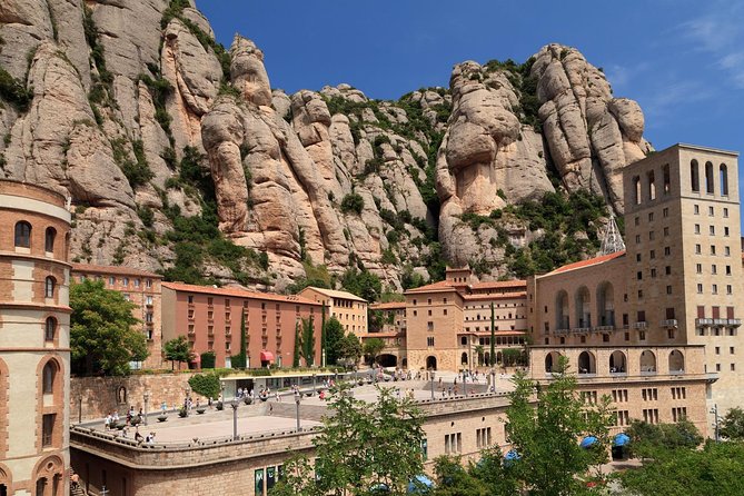Montserrat Monastery and Sagrada Familia Tour With Liquor Tasting - Meeting and Drop-off Details