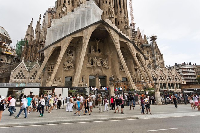 Montserrat Monastery and Sagrada Familia Tour With Liquor Tasting - Reviews and Feedback