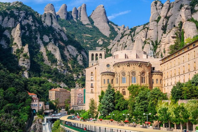 Montserrat Private Tour From Barcelona With Pick-Up - Visiting the Abadia De Montserrat