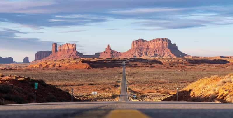 Monument Valley: Cultural Tour with Dinner and Entertainment - How the Tour Balances Value and Experience