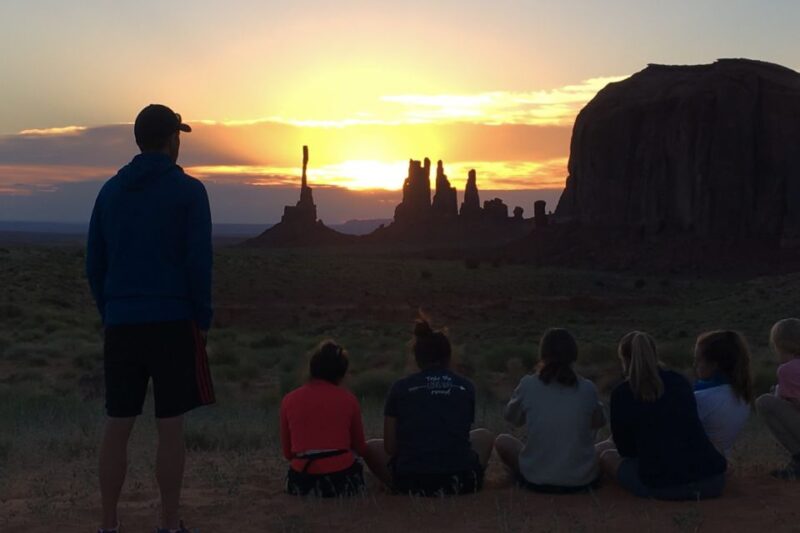 Monument Valley: Sunset Tour with Navajo Guide - Key Points