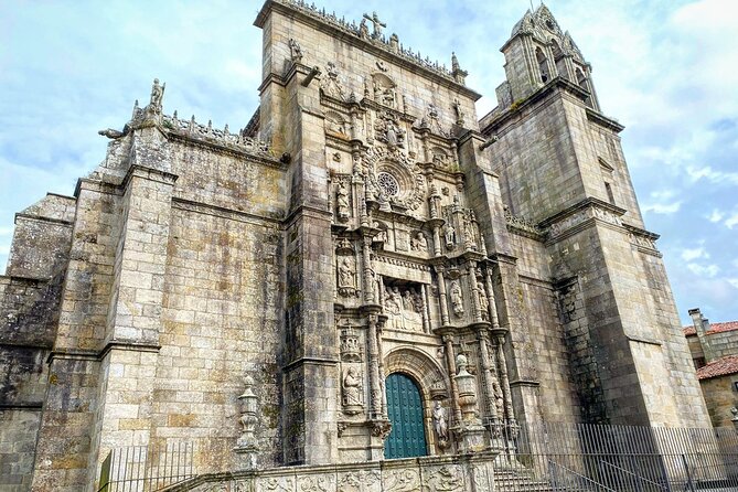 Monumental Morning Walking Tour in Pontevedra - Guide and Transportation