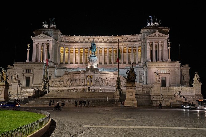 Moonlight Rome Small Group Walking Tour - Engaging Guides and Their Expertise