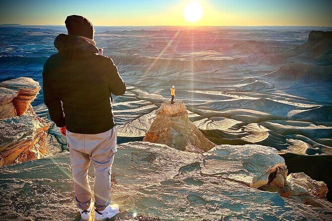 Moonscape Overlook Factory Butte and Bentonite Hills - Key Points