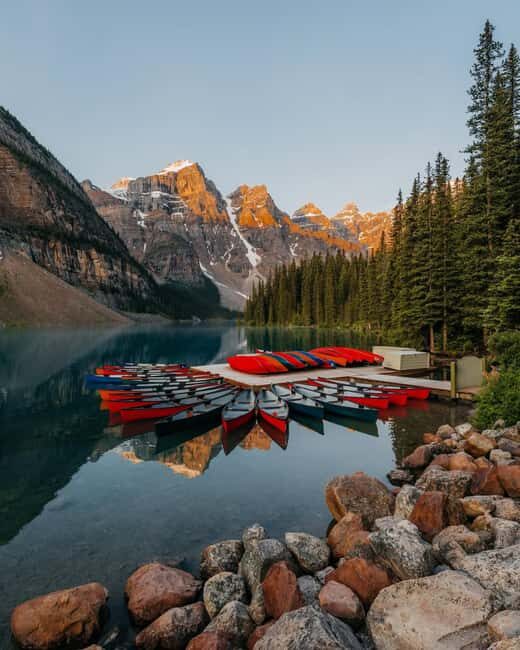Moraine Lake Sunrise: Premium Tour from Canmore & Banff - The Experience at the Rockpile