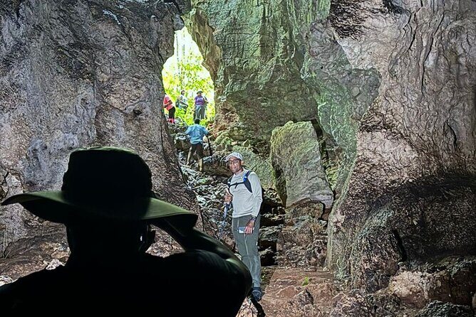 Morgan's Pond Cave and Christiana Extinct Volcanic Crater Hike - Key Points