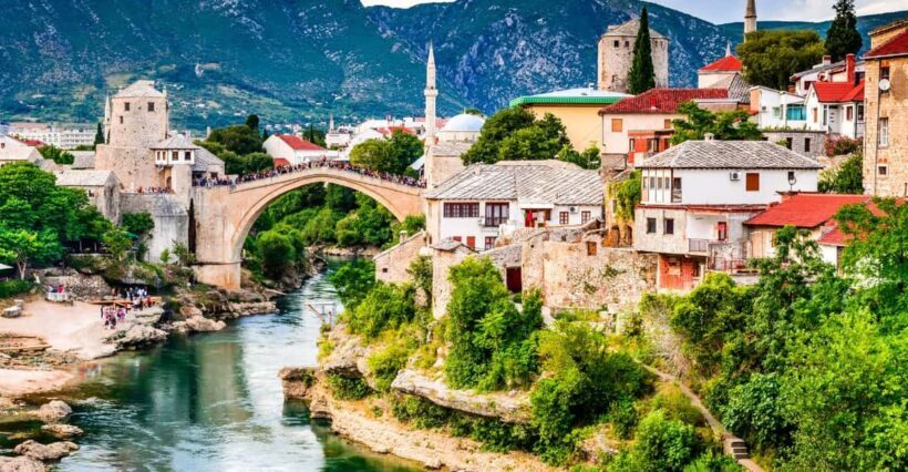 Mostar and Kravice Waterfalls Private tour from Split - Discovering Mostar: A City of Contrasts