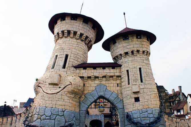 Moulin Rouge Round-Trip Private Transfer from Paris - FAQ