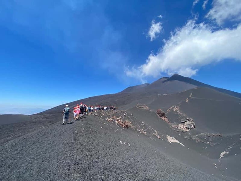 Mount Etna: 3,000 meters including cable car and volcanological guide - FAQ