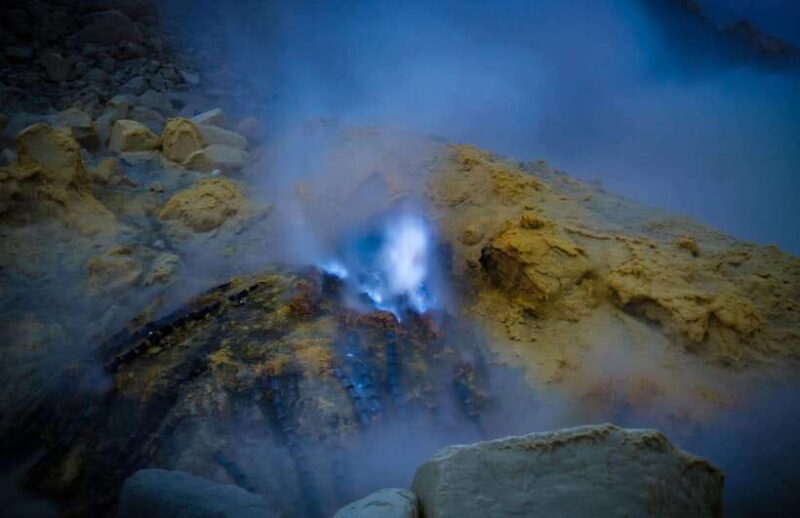 Mount Ijen Blue Fire Trekking: Sunrise and Sulfur Mines - Considerations and Potential Drawbacks