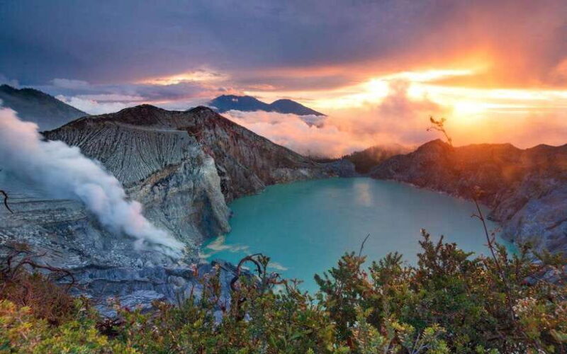 Mount ijen Expedition:Blue Flames and Sulfur Mines from bali - Connecting with Local Miners