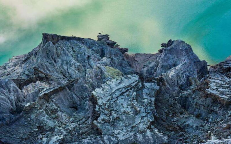 Mount ijen Expedition:Blue Flames and Sulfur Mines from bali - What the Tour Includes and What it Doesn’t