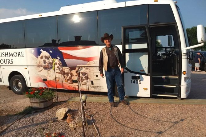 Mount Rushmore and Black Hills Tour with Two Meals and a Music Variety Show - Key Points