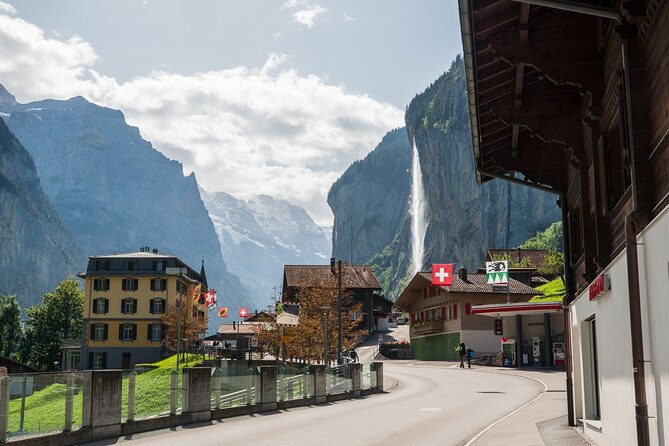 Mountain Majesty: Small Group Tour to Lauterbrunnen and Mürren - Admiring the Majestic Peaks