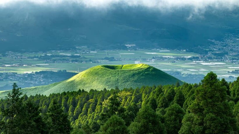Mt. Aso & Takachiho Gorge Tour with Optional Boat Ride - Kusasenri Grasslands: Serenity in Green