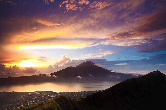 Mt. Batur Sunrise Trekking With Natural Hot Spring Water - The Itinerary: From Darkness to Dawn