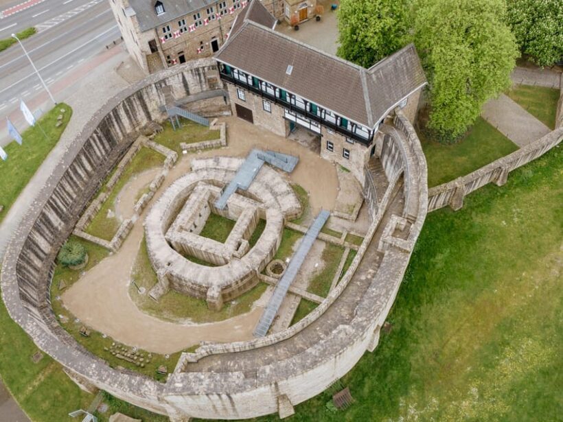 Mülheim an der Ruhr: Exclusive tour behind the scenes at Broich Castle - Key Points