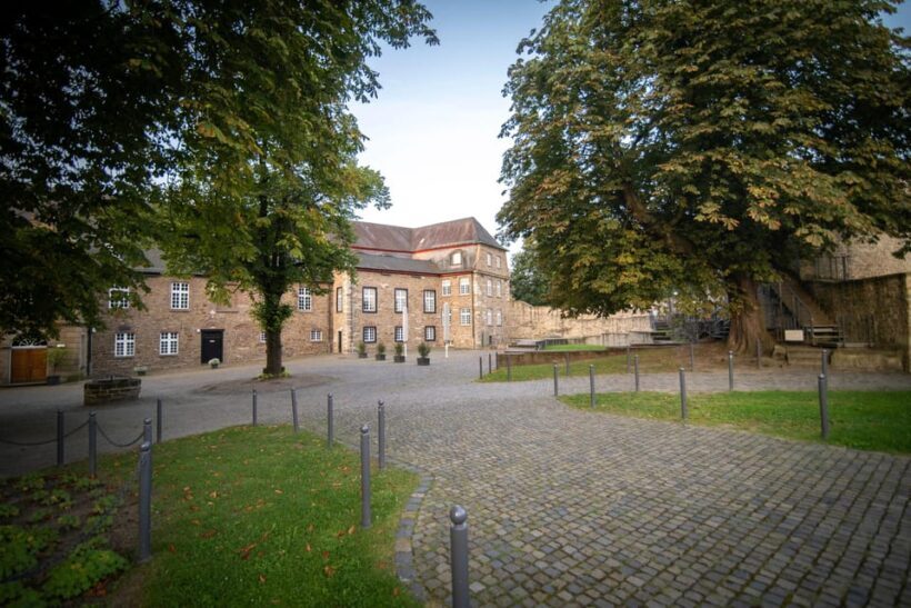 Mülheim an der Ruhr: Exclusive tour behind the scenes at Broich Castle - Practical Details