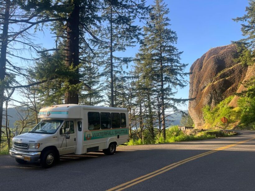 Multnomah Falls: Sunset Guided Tour to Five Waterfalls - The Sunset at Crown Point Vista House