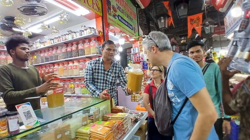 Mumbai: 2 Hours Markets And Temple Tour - The Itinerary: What to Expect