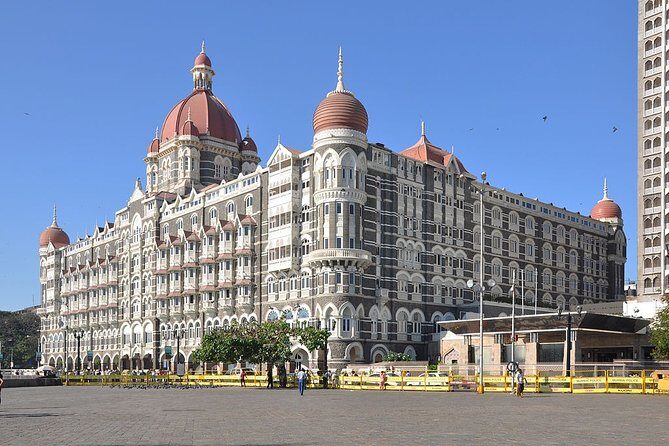 Mumbai Airport Transfers : Mumbai Airport BOM to Mumbai City in Luxury Van - The Experience and Its Practicalities