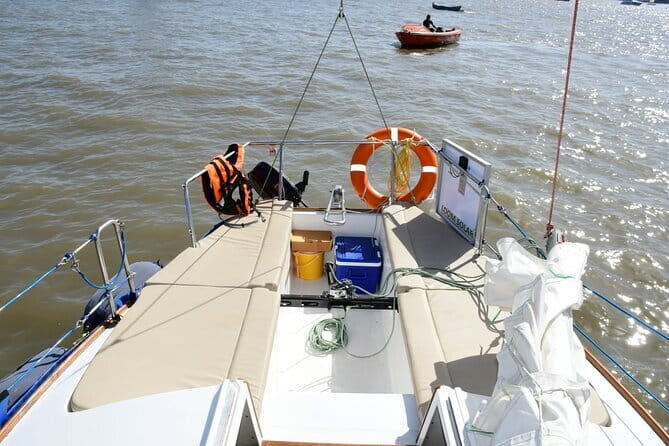 Mumbai Bay Breeze Sail on a Compact Yacht Experience - An In-Depth Look at the Mumbai Bay Breeze Yacht Experience