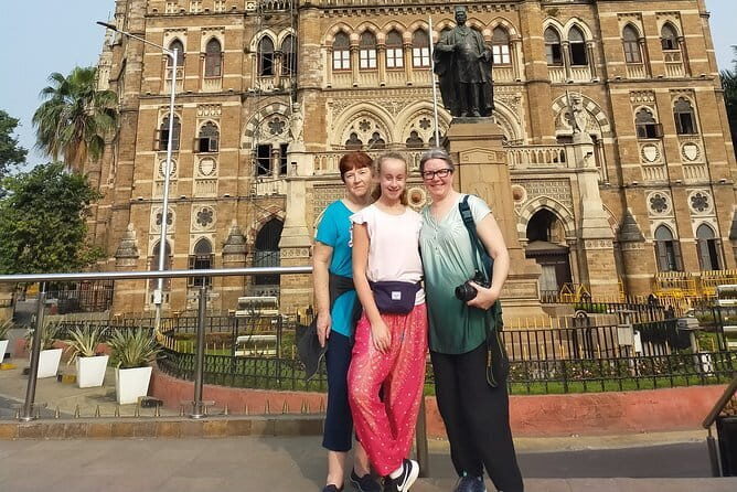Mumbai City Tour for Women in Private Vehicle - The Sacred and the Iconic: Haji Ali Dargah