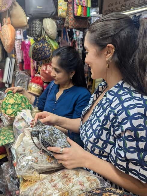Mumbai: Fashion Shopping Tour with Personal Shopper - FAQ