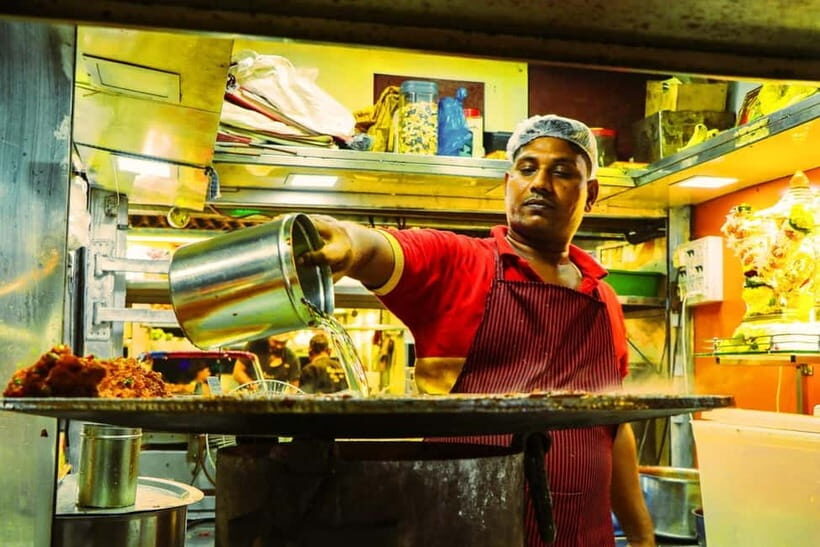 Mumbai: Night Sightseeing tour - Starting Point: Regal Cinema — The Classic Gateway in Colaba