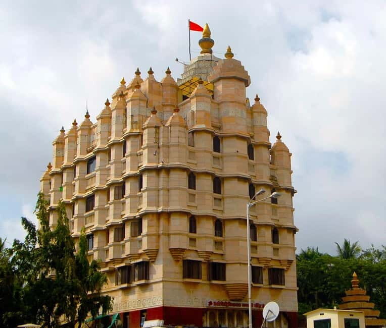 Mumbai: Siddhivinayak Temple, Bandra, Juhu Chowpatty - The Sum Up: Who Should Join?