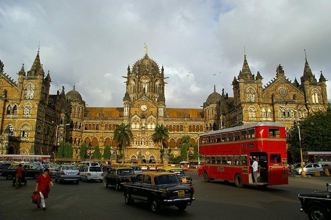 Mumbai Sightseeing Tour by Public Transport with family Lunch - The Sum Up
