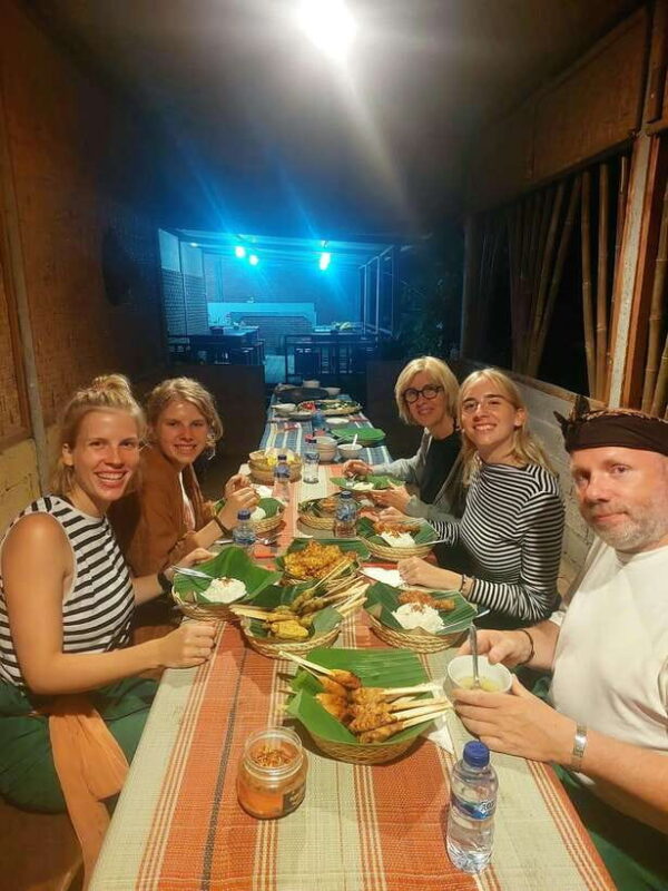 Munduk: Balinese Cooking Class with Dinner at a Local Home - Key Points