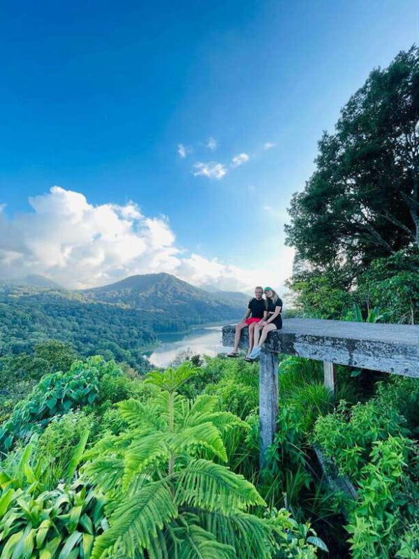 Munduk: Twin Lake Jungle Hike, Ulun Danu Temple, & Waterfall - Crossing Tamblingan Lake in a Traditional Canoe