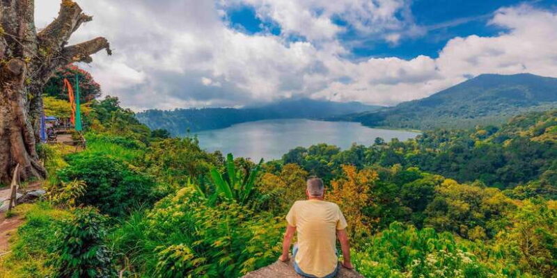 Munduk: Twin Lakes Jungle Hike with Lake Canoe and Waterfall - Jungle Trek and Lake Buyan