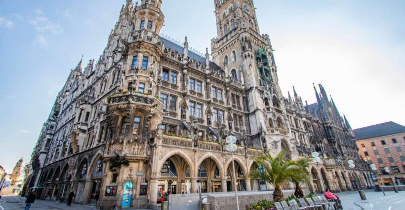 Munich: Express Walk with a Local in 90 minutes - The Itinerary: A Walk Through Munich’s Heart