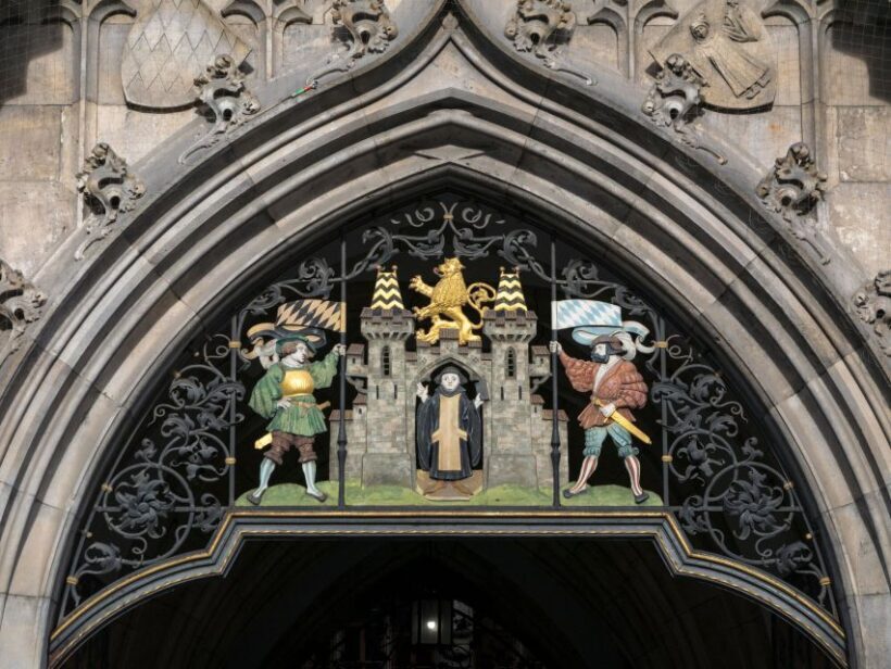 Munich: Guided Tour of the historic Town Hall on Marienplatz - An Authentic Look at Munich’s Town Hall