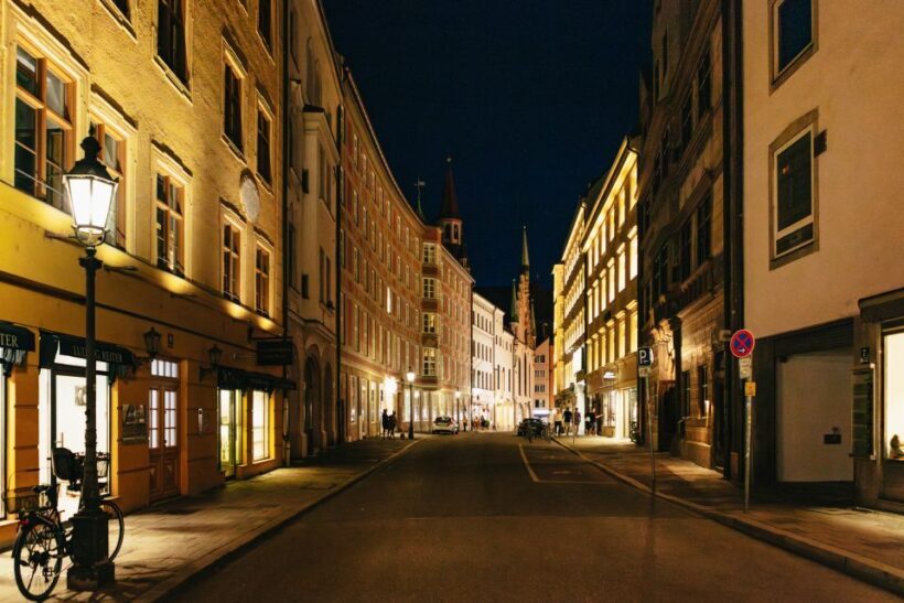 Munich: Middle Ages Tour with Night Watchman in German - Key Points